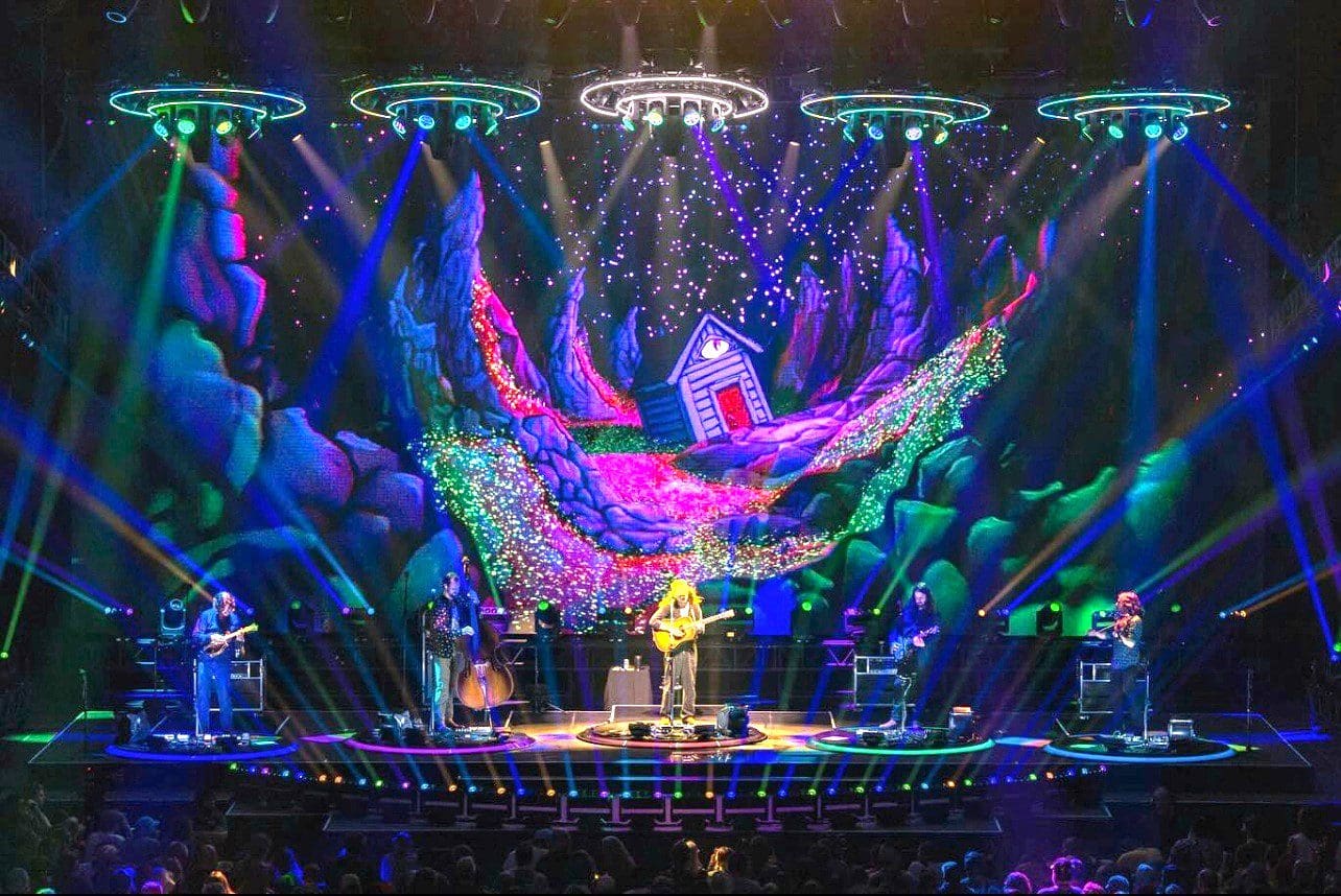 Bandit Lites Delivers Pod Centric System to Billy Strings - Bandit Lites